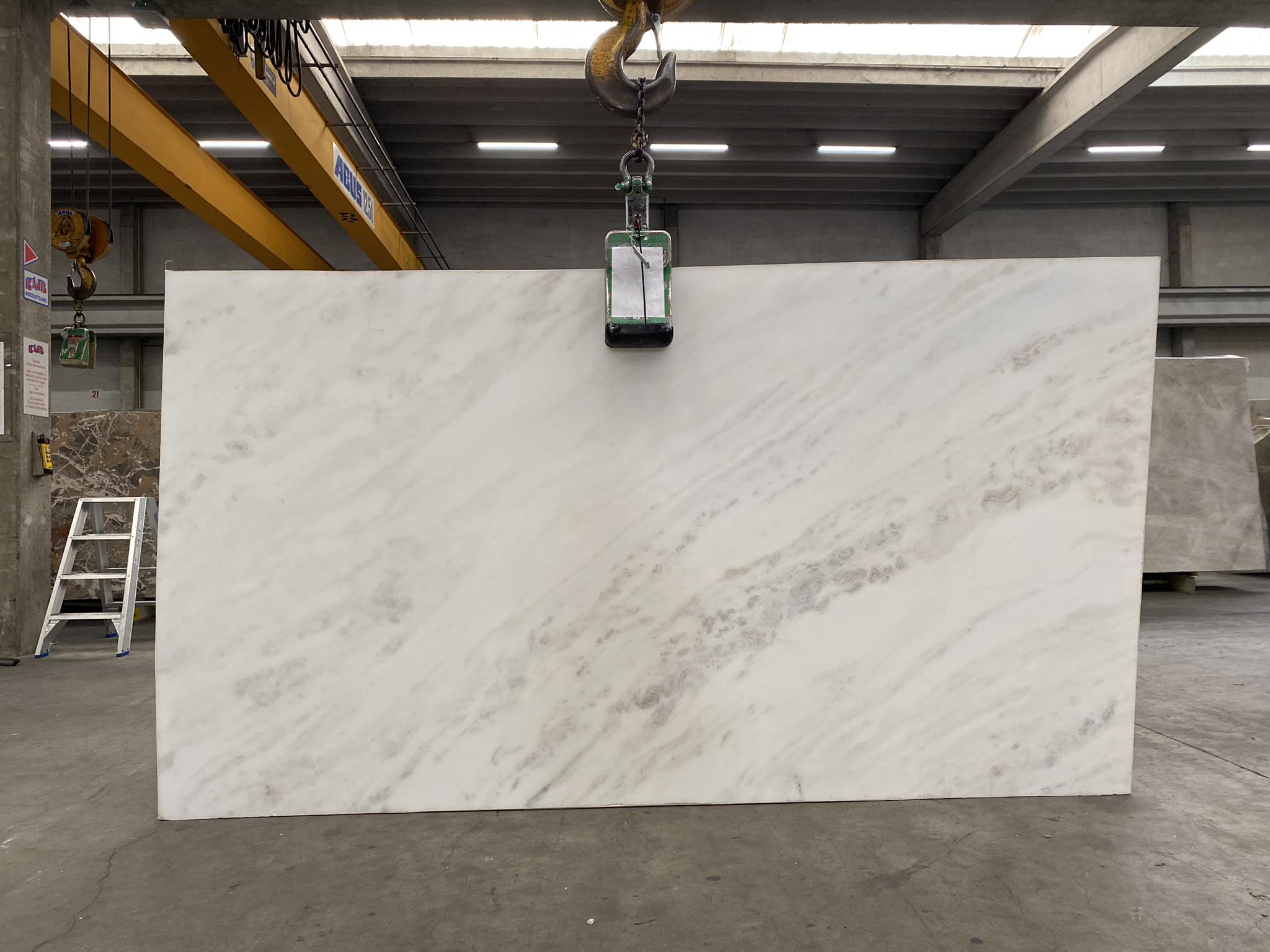 NAMIBIA WHITE HONED bestel je bij BMB